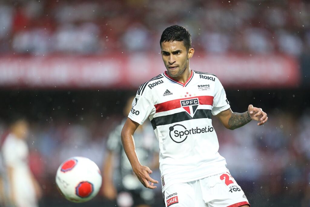 São Paulo define valor mínimo para negociar meia Rodrigo Nestor, alvo ...
