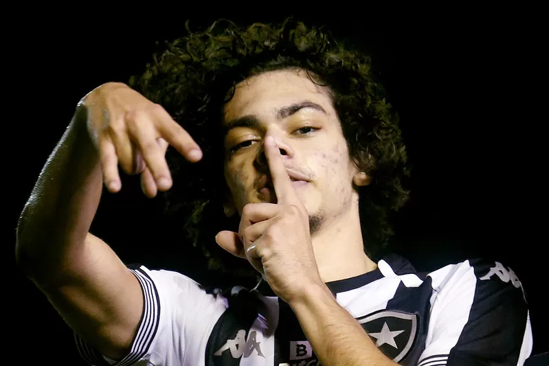 'Mais leve' após gols pelo Botafogo, Matheus Nascimento garante: 'Nada ...