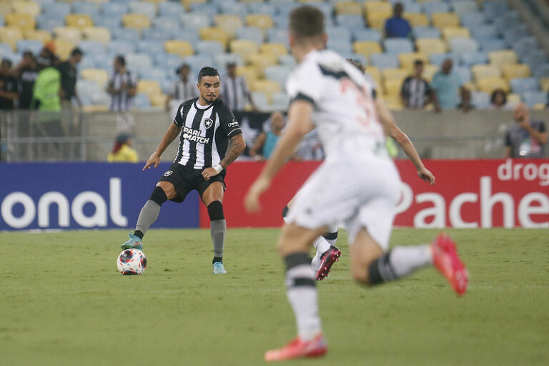 Rafael, do Botafogo, exclui conta no Instagram após expulsão no ...
