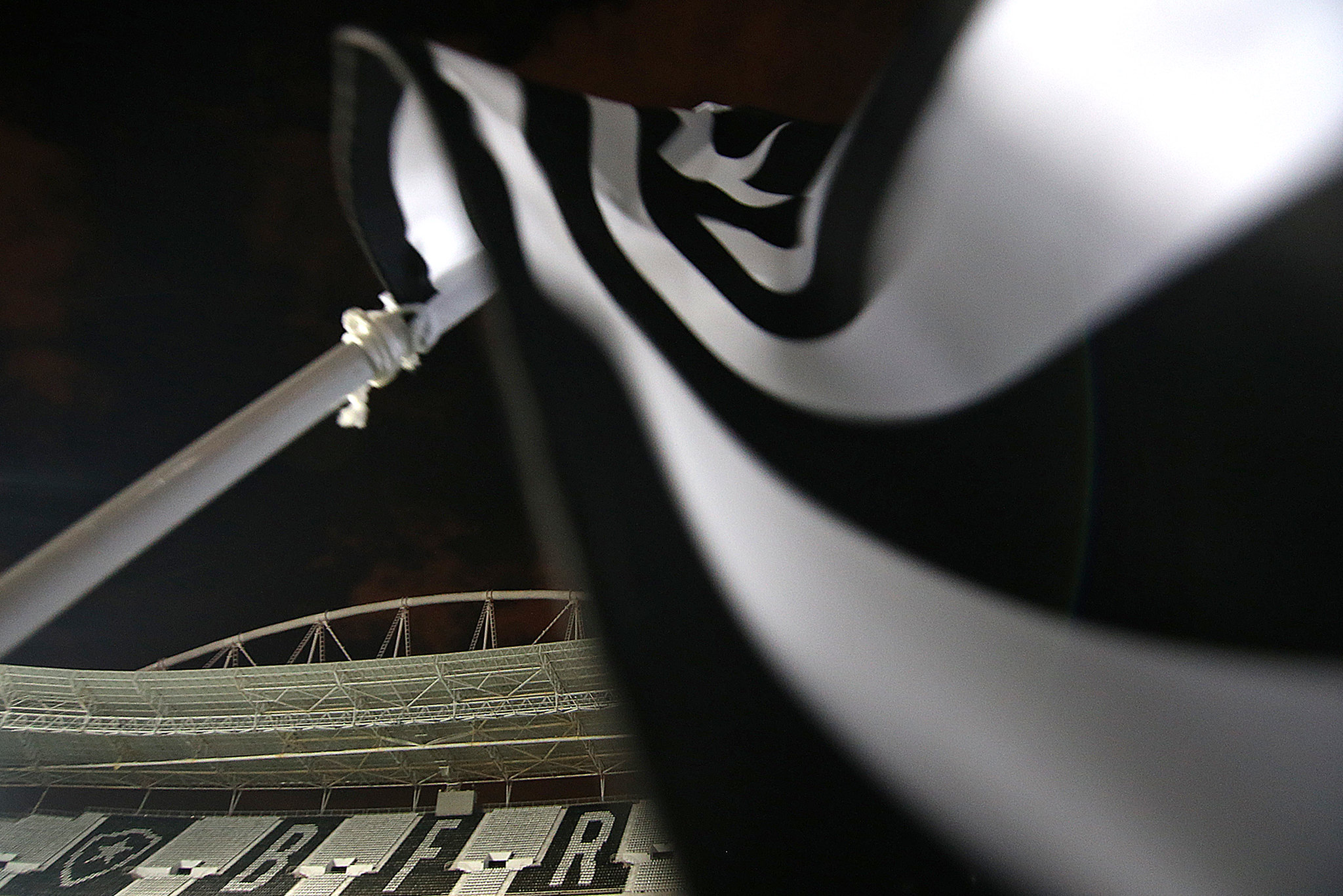 R$ 155 mi e intervenção: Botafogo processa Eagle e pede bloqueio de ...