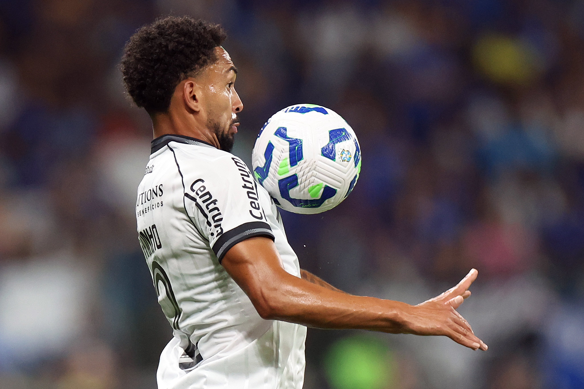 Vitinho bate recorde de jogos na carreira e celebra 60 partidas pelo ...