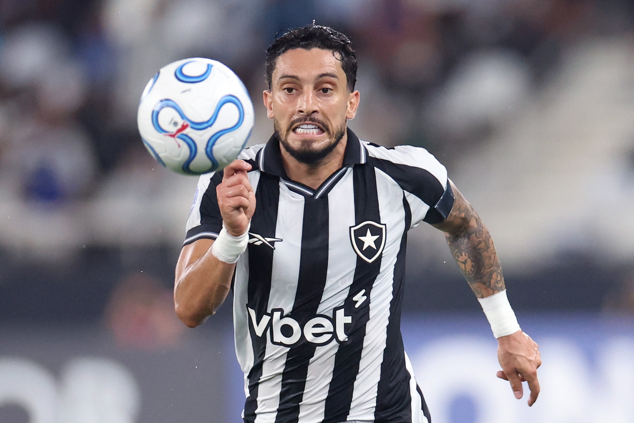 Botafogo e Alex Telles têm reunião por renovação, mas 'detalhe' adia ...
